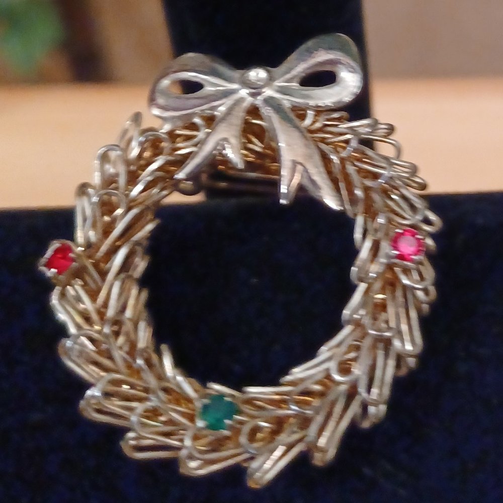 Vintage Eisenberg Ice Wire Wreath Pin - Gem